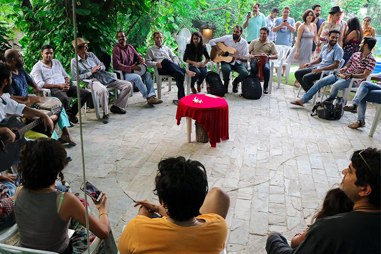 Be More Social In 2018 With These 10 Ways To Make New Friends In Delhi ...