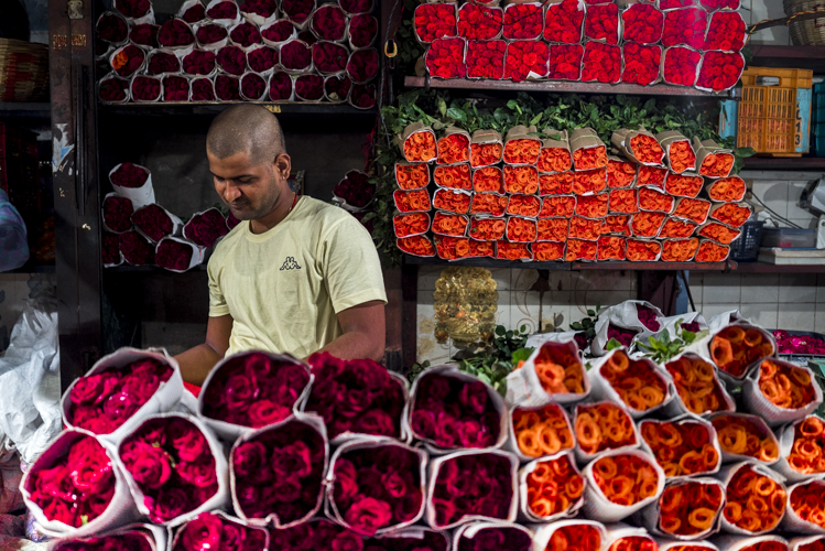 #LBBPhotoStory: Lilies And Roses Under INR 50? Only At The Dadar Flower ...